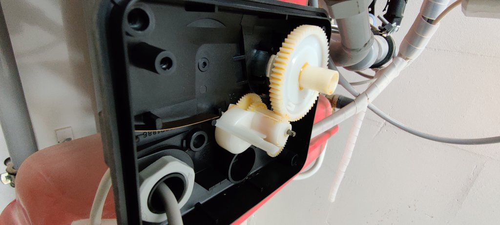 Lämmin käyttövesi lähes kiehuvaa, Ouman EH-203 + M41A15 | Page 2 ...